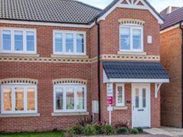 3 Bedrooms Semi detached house for sale in Hesley Road, Harworth, Doncaster DN11