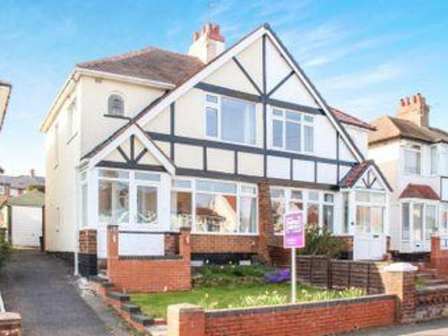 3 Bedrooms Semi detached house for sale in High Meadow Road, Birmingham B38