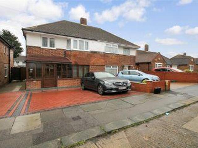 3 Bedrooms Semi detached house for sale in Highview Drive, Davis Estate, Kent ME5