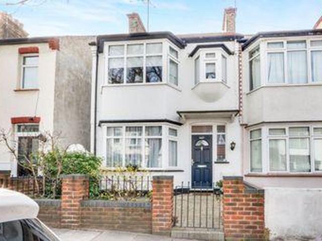 3 Bedrooms Semi detached house for sale in Hildaville Drive, Westcliff On Sea, Essex SS0
