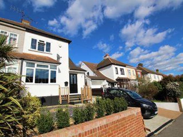 3 Bedrooms Semi detached house for sale in Hillside Avenue, Gravesend DA12
