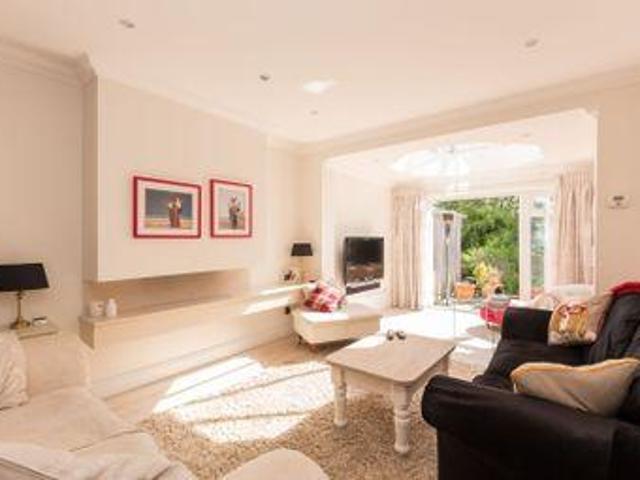 3 Bedrooms Semi detached house for sale in Hillside Gardens, Barnet EN5