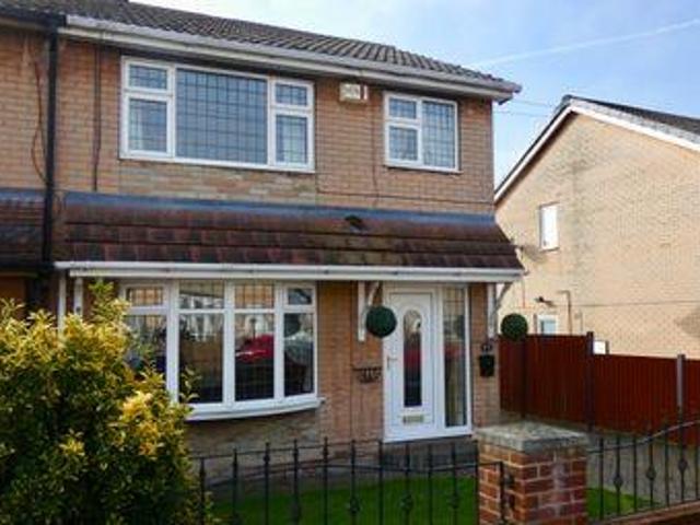3 Bedrooms Semi detached house for sale in Hillside Drive, Edlington, Doncaster DN12