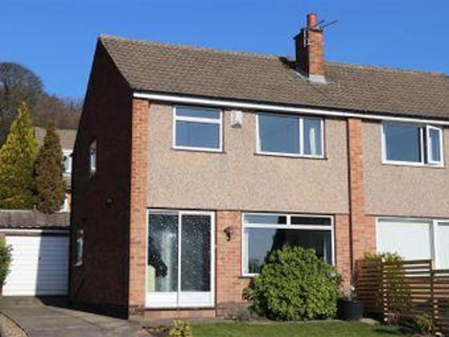 3 Bedrooms Semi detached house for sale in Hunger Hills Drive, Horsforth, Leeds LS18