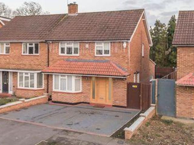 3 Bedrooms Semi detached house for sale in Hunters Ride, Bricket Wood, St. Albans AL2