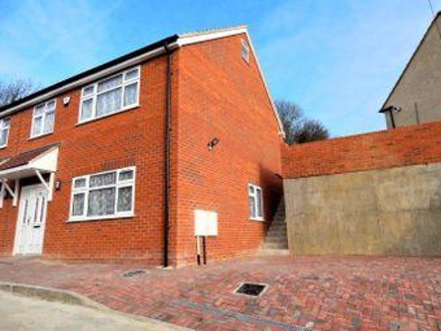 3 Bedrooms Semi detached house for sale in Hyacinth Road, Strood, Rochester ME2