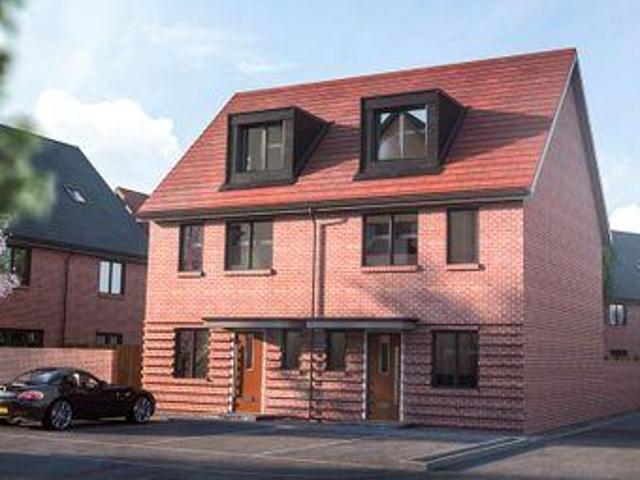 3 Bedrooms Semi detached house for sale in Imperial Way, Reading RG2