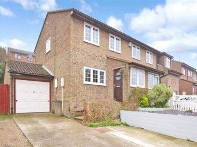 3 Bedrooms Semi detached house for sale in Illustrious Close, Chatham, Kent ME5