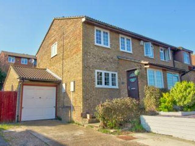3 Bedrooms Semi detached house for sale in Illustrious Close, Chatham ME5