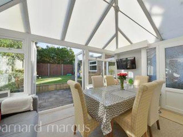 3 Bedrooms Semi detached house for sale in Ivydene Close, Redhill RH1