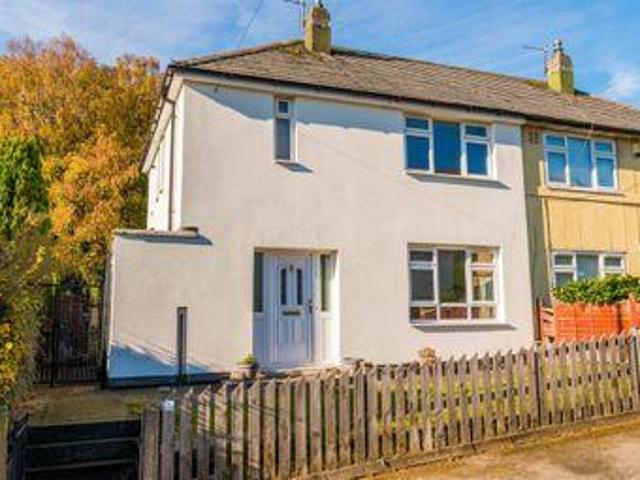 3 Bedrooms Semi detached house for sale in Iveson Drive, Cookridge LS16