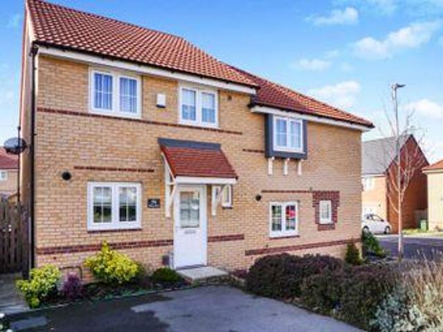3 Bedrooms Semi detached house for sale in Johnson Road, Wakefield WF2