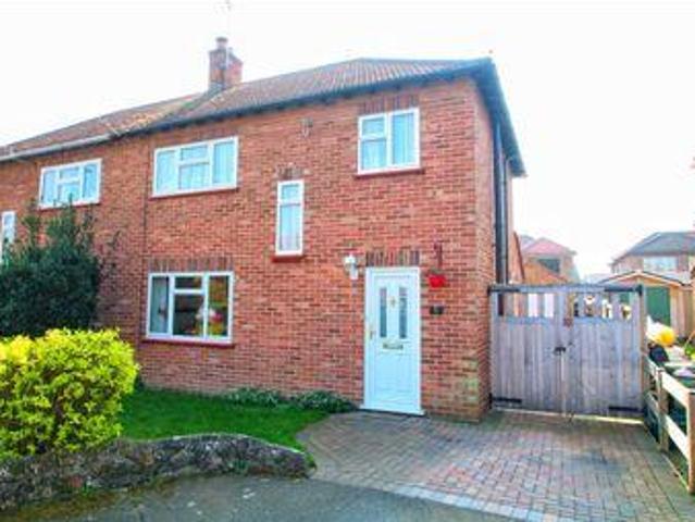 3 Bedrooms Semi detached house for sale in Jeffrey Close, Colchester CO3