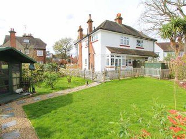 3 Bedrooms Semi detached house for sale in Oak Close, Sutton SM1