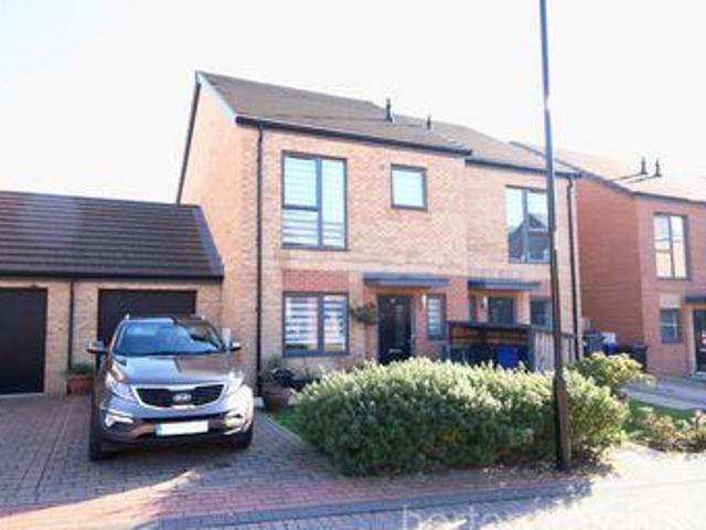 3 Bedrooms Semi detached house for sale in Oak Crest, Bawtry Road, Doncaster DN4