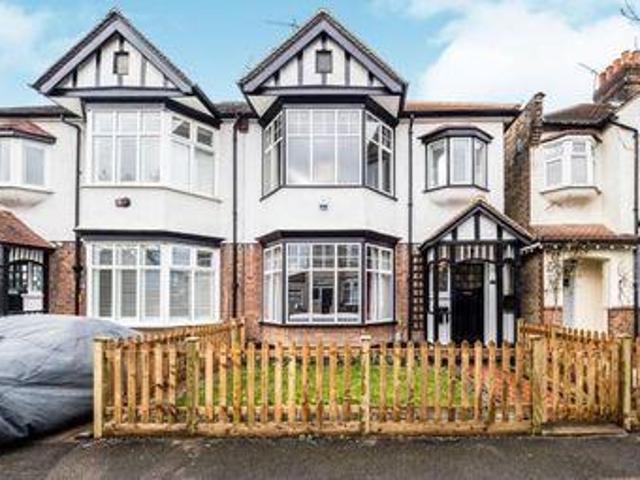 3 Bedrooms Semi detached house for sale in Oak Hill Gardens, Woodford Green IG8
