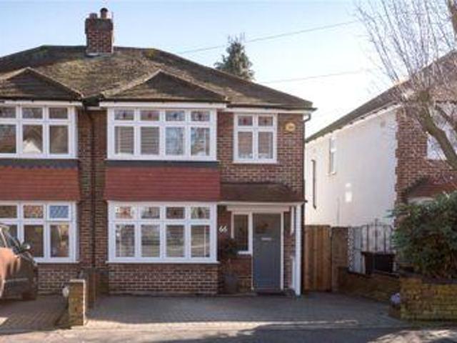 3 Bedrooms Semi detached house for sale in Oak Tree Gardens, Bromley BR1