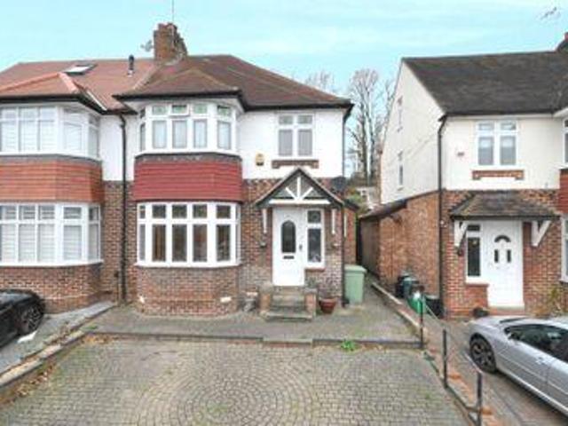 3 Bedrooms Semi detached house for sale in Oak Tree Gardens, Bromley BR1