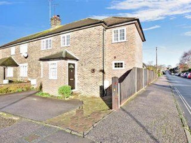 3 Bedrooms Semi detached house for sale in Oakhill Road, Horsham, West Sussex RH13