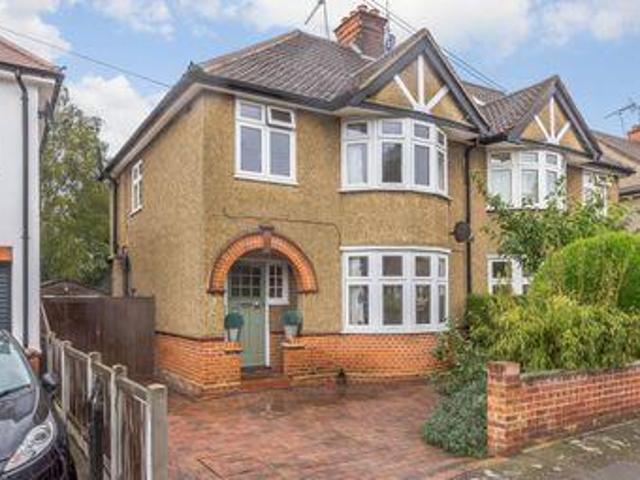 3 Bedrooms Semi detached house for sale in Oaklands Crescent, Chelmsford CM2
