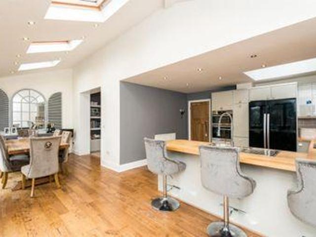3 Bedrooms Semi detached house for sale in Oaklands Road, Swinton, Manchester M27