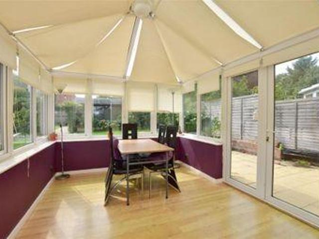 3 Bedrooms Semi detached house for sale in Oakmead, Tonbridge, Kent TN10