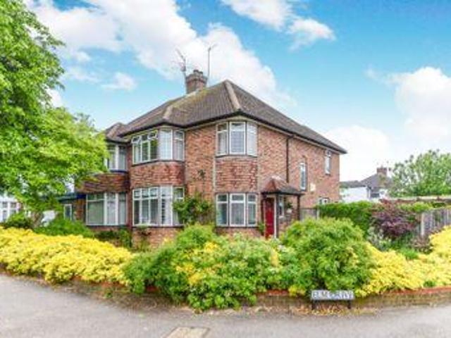 3 Bedrooms Semi detached house for sale in Oakwood Drive, St. Albans AL4