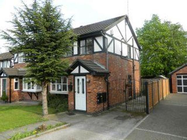3 Bedrooms Semi detached house for sale in Old Oak Drive, Denton, Manchester M34