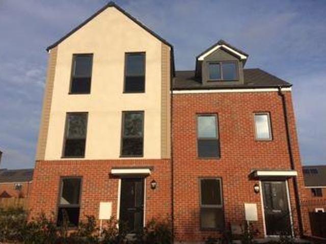 3 Bedrooms Semi detached house for sale in Old Saffron Lane, Aylestone, Leicester LE2