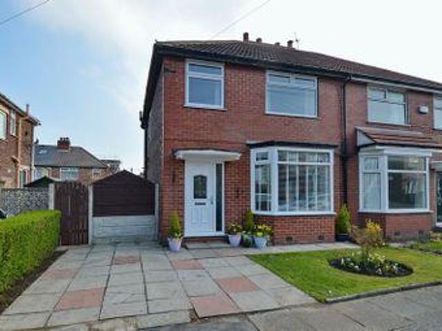 3 Bedrooms Semi detached house for sale in Oldfield Road, Prestwich, Manchester M25