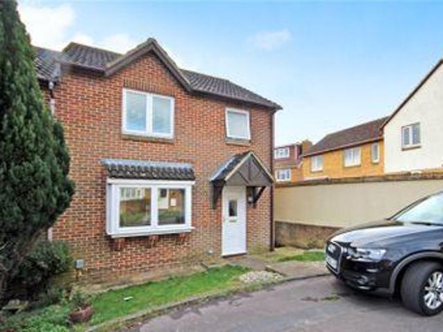 3 Bedrooms Semi detached house for sale in Orchard Mead, Royal Wootton Bassett SN4