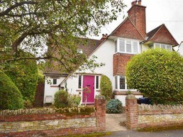 3 Bedrooms Semi detached house for sale in Osborn Road, Farnham GU9