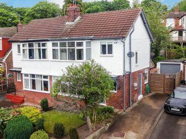 3 Bedrooms Semi detached house for sale in Outwood Avenue, Horsforth, Leeds LS18