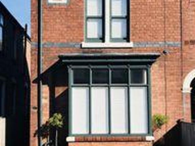 3 Bedrooms Semi detached house for sale in Outwoods Street, Burton On Trent DE14