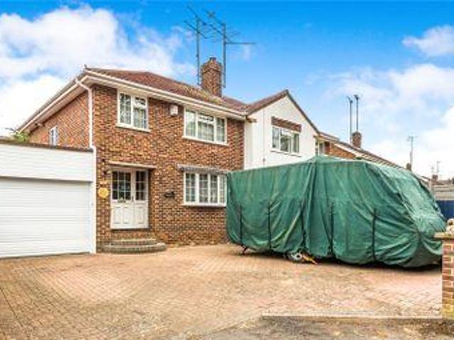 3 Bedrooms Semi detached house for sale in Overdown Road, Tilehurst, Reading, Berkshire RG31