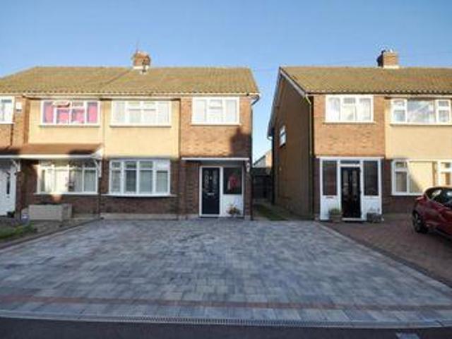 3 Bedrooms Semi detached house for sale in Oxford Avenue, Hornchurch, Essex RM11