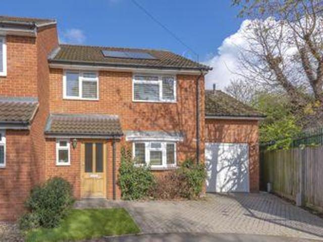 3 Bedrooms Semi detached house for sale in Lower Sunbury, Middlesex TW16