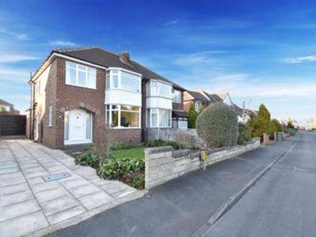 3 Bedrooms Semi detached house for sale in Lowther Drive, Garforth, Leeds LS25
