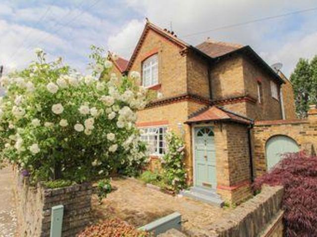 3 Bedrooms Semi detached house for sale in Lock Road, Richmond TW10