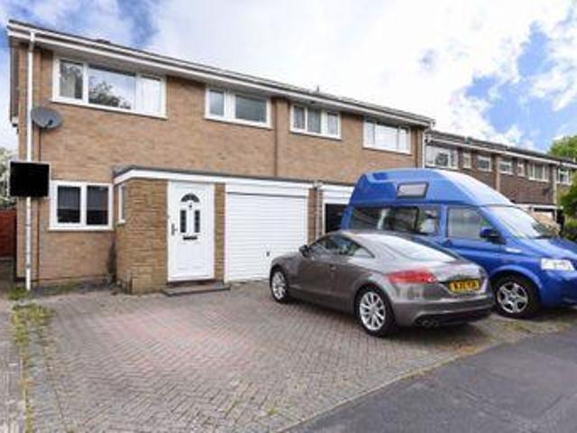 3 Bedrooms Semi detached house for sale in Longleat Square, Farnborough GU14
