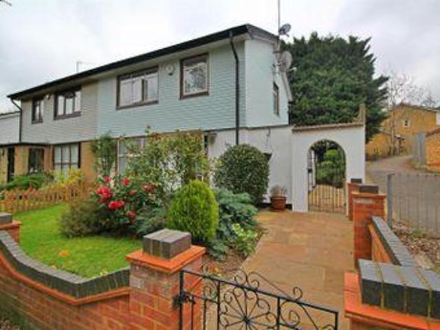 3 Bedrooms Semi detached house for sale in Lonsdale Drive, Enfield EN2