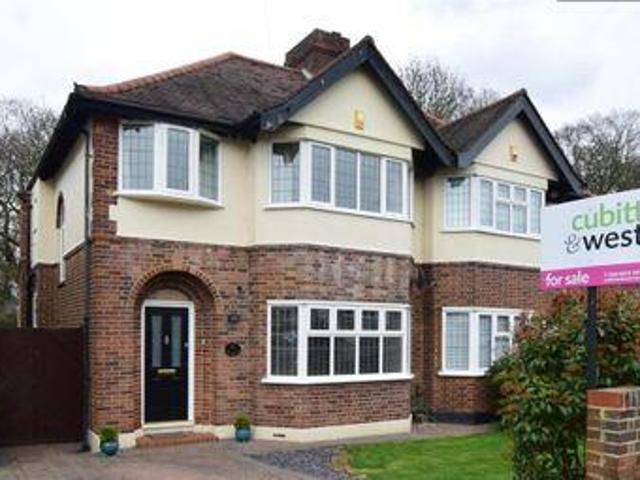 3 Bedrooms Semi detached house for sale in Lorne Gardens, Shirley, Croydon, Surrey CR0