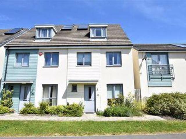 3 Bedrooms Semi detached house for sale in Lawn Close, Stoke Gifford, Bristol BS16
