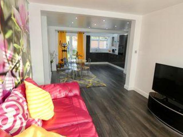 3 Bedrooms Semi detached house for sale in Lawn Drive, Swinton, Manchester M27