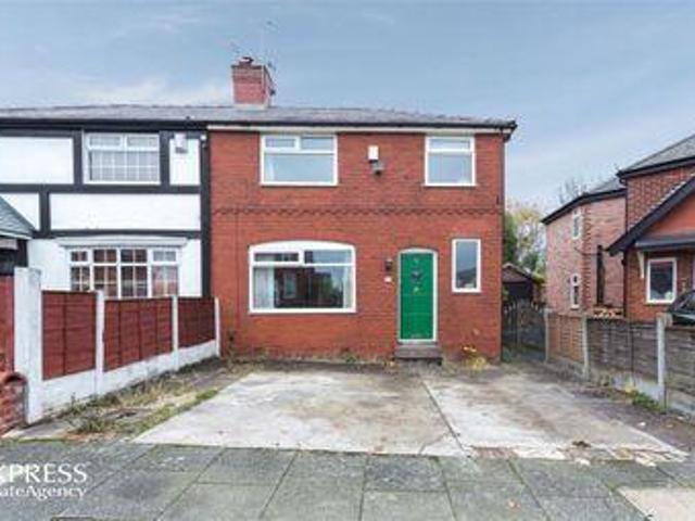 3 Bedrooms Semi detached house for sale in Lawnswood Drive, Swinton, Manchester M27