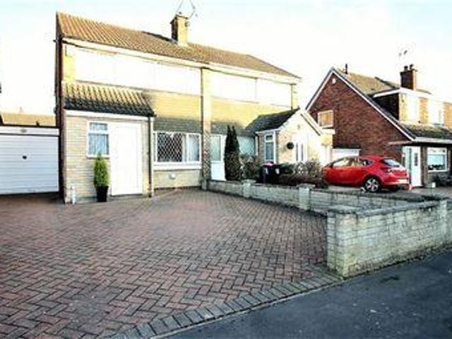 3 Bedrooms Semi detached house for sale in Laycock Avenue, Aston, Sheffield S26
