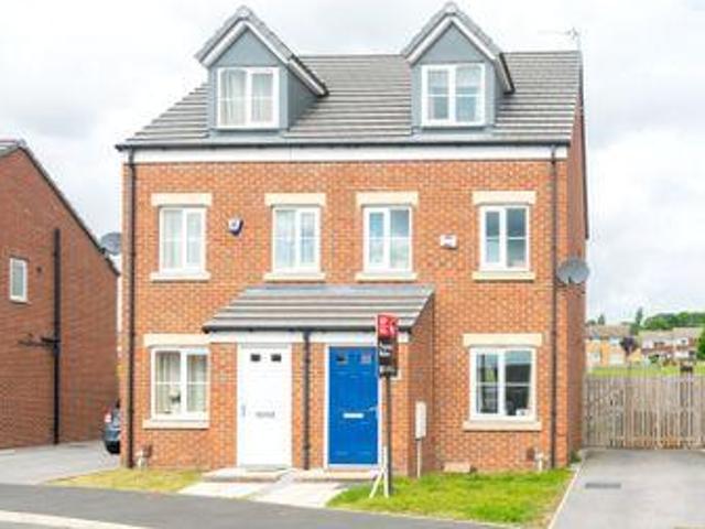 3 Bedrooms Semi detached house for sale in Langbar Approach, Leeds LS14