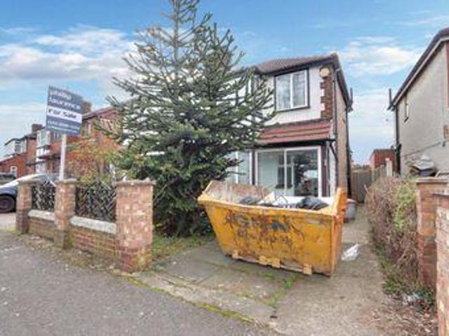 3 Bedrooms Semi detached house for sale in Lansbury Drive, Hayes UB4
