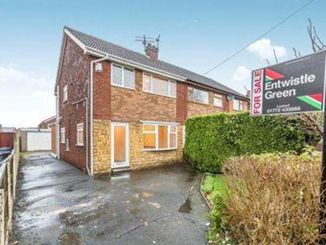3 Bedrooms Semi detached house for sale in Lever House Lane, Leyland PR25