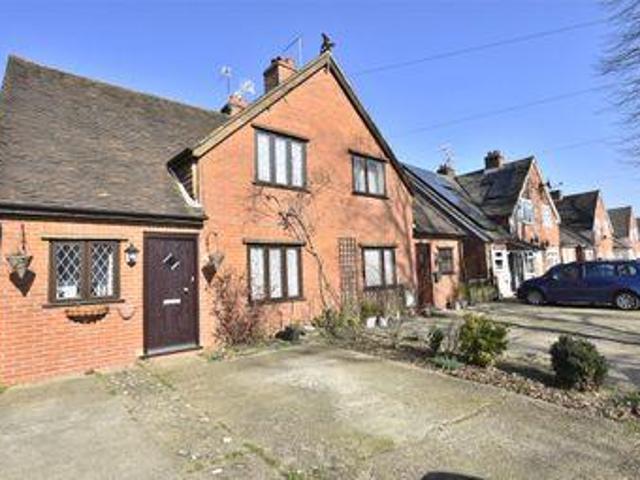 3 Bedrooms Semi detached house for sale in Lee Street, Horley RH6